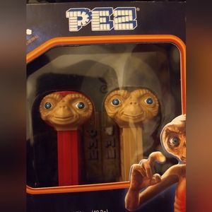 PEZ | Games | Pez Candy Dispenser Et 4th Anniversary Gift Set ...
